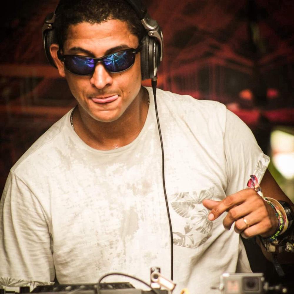 VA - THE REAL GROOVE (COMPILED BY DER PROJECT)@2022 • Der Project